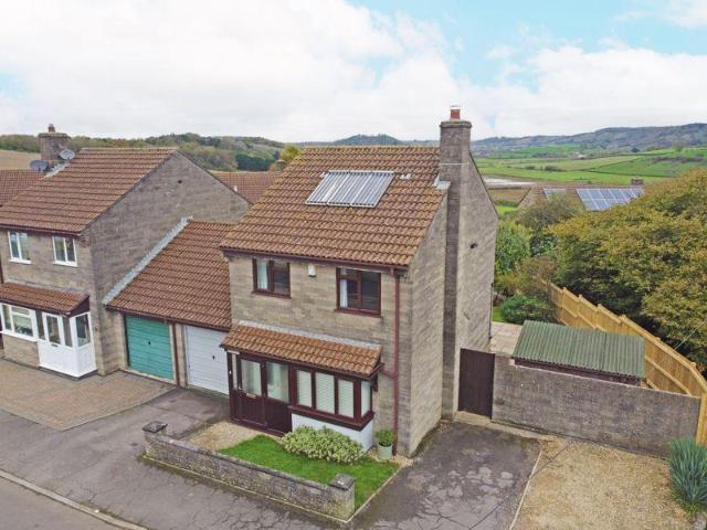 3 bedroom link detached house for sale