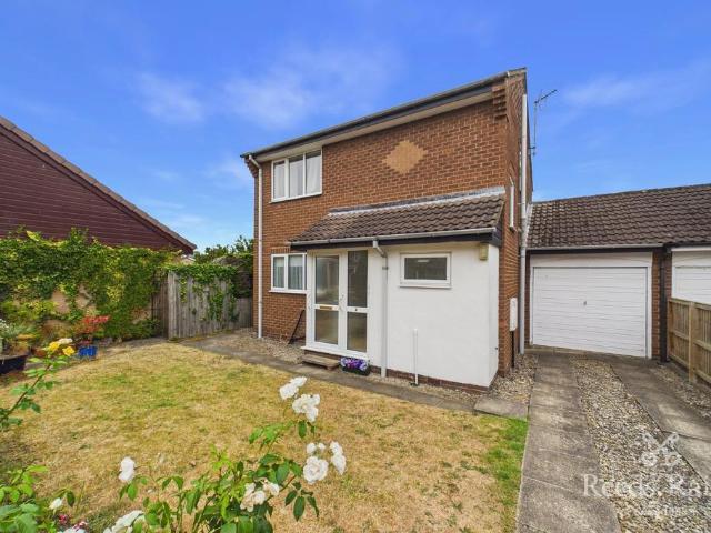 3 bedroom link detached house for sale
