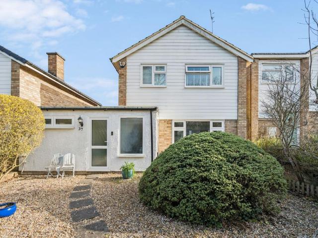 3 bedroom link detached house for sale
