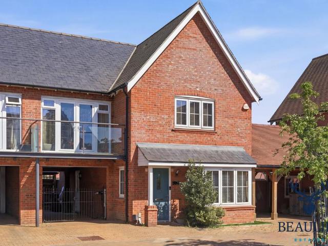 3 bedroom link detached house for sale