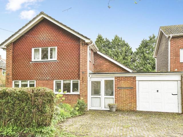 3 bedroom link detached house for sale