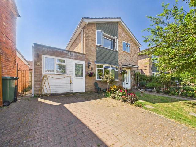 3 bedroom link detached house for sale