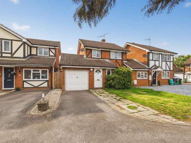 3 bedroom link detached house for sale