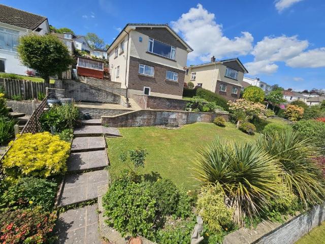 3 bedroom link detached house for sale