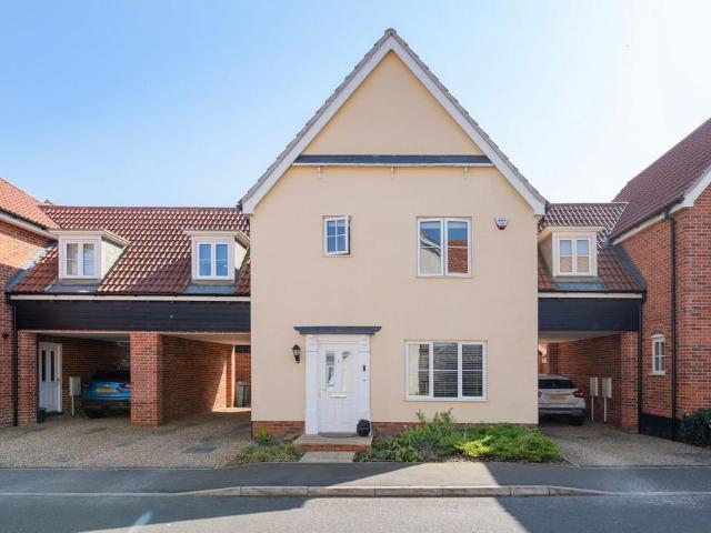 3 bedroom link detached house for sale