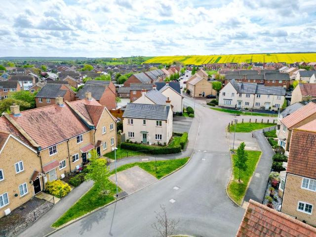 3 bedroom link detached house for sale