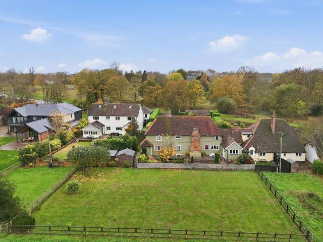 3 bedroom link detached house for sale