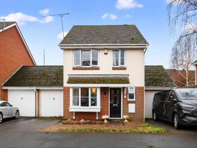 3 bedroom link detached house for sale
