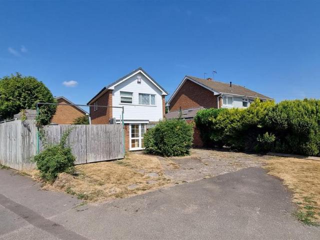3 bedroom link detached house for sale