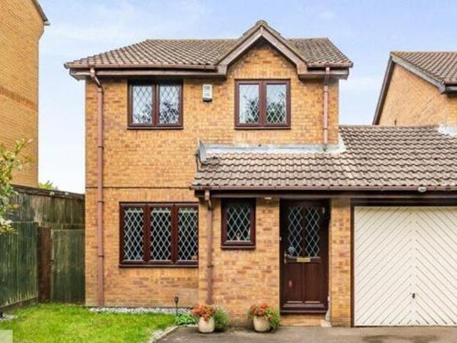 3 Bedroom Link Detached House For Sale In Talbot Village, Poole
