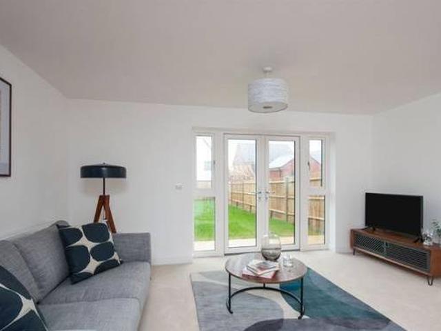 3 bedroom link detached house for sale in Twin Oaks Drive Polegate BN26