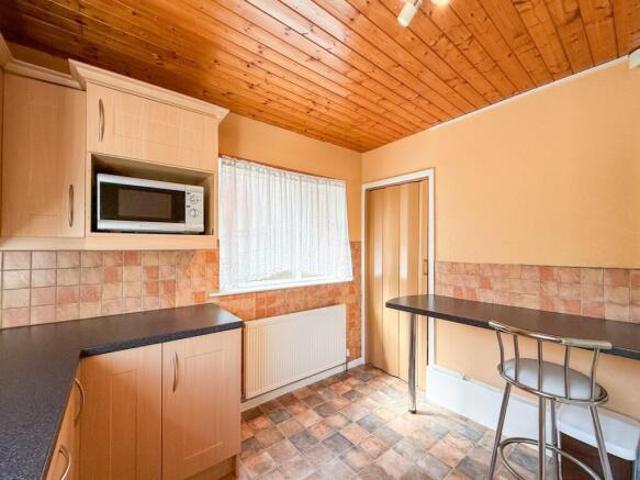 3 bedroom link detached house for sale in Tunnacliffe Road, Newsome, Huddersfield, HD4