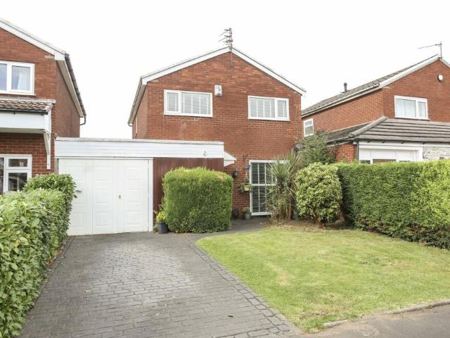 3 bedroom link detached house for sale in Winchester Drive, Heaton Norris, Stockport, SK4