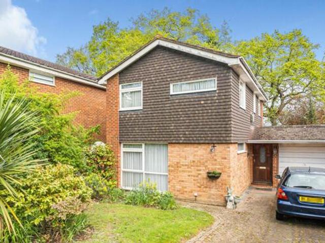 3 Bedroom Link Detached House For Sale In Windsor