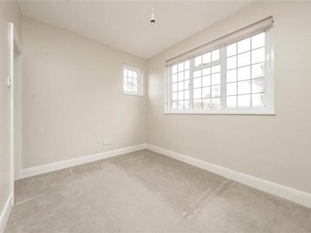 3 bedroom link detached house for sale in Amberwood Rise, New Malden, KT3