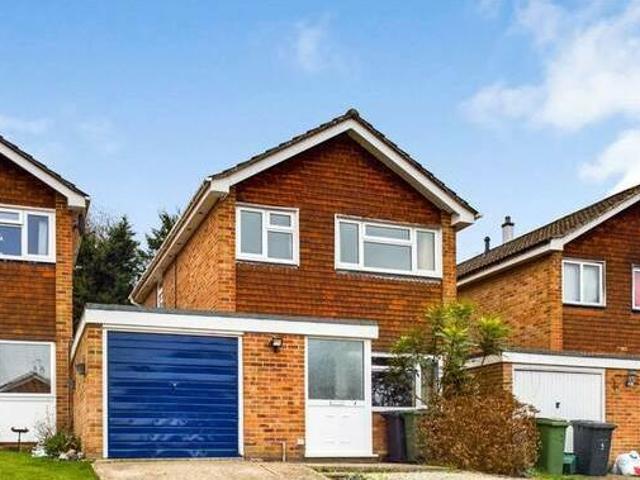 3 bedroom link detached house for sale in Ambrose Road Tadley Hampshire RG26