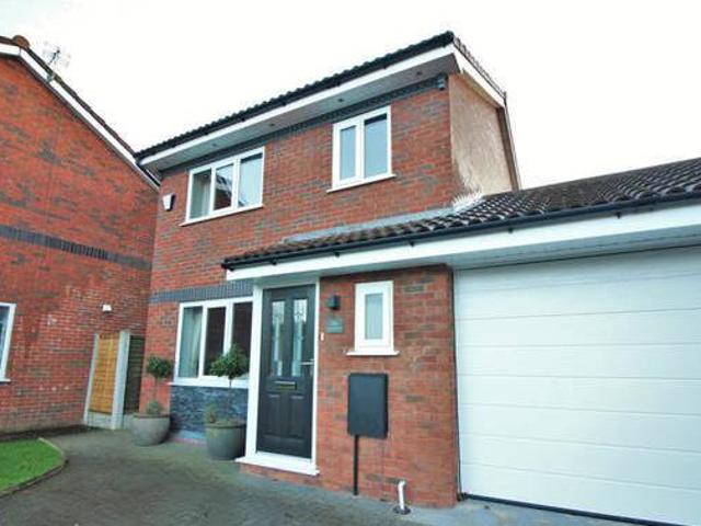 3 bedroom link detached house for sale in Aspendale Close Longton PR4