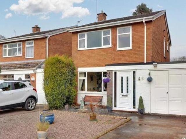 3 Bedroom Link Detached House For Sale In Armitage