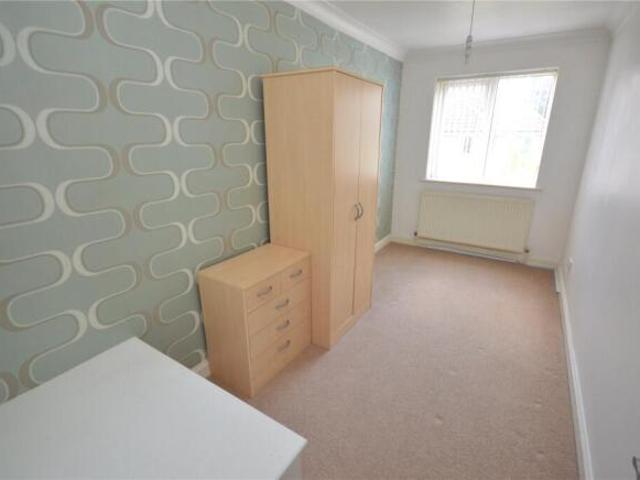 3 bedroom link detached house for sale in Benington Close, Luton, Bedfordshire, LU2