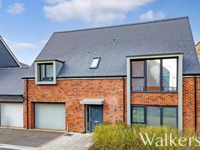 3 Bedroom Link Detached House For Sale In Beaulieu
