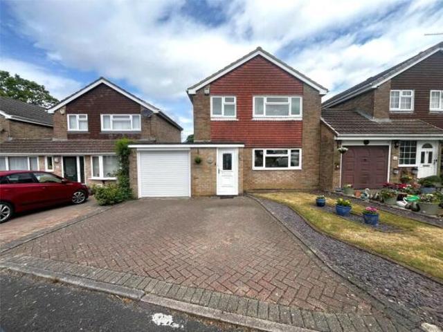 3 bedroom link detached house for sale in Blackbird Close, Basingstoke, Hampshire, RG22