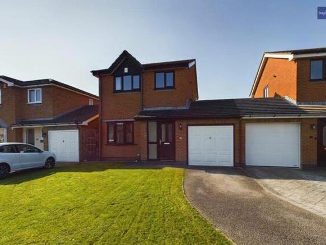 3 Bedroom Link Detached House For Sale In Blackpool