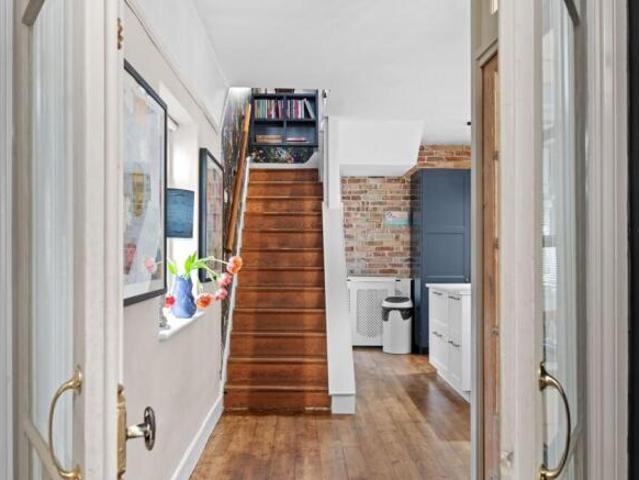 3 bedroom link detached house for sale in Bramley Hill, South Croydon, CR2