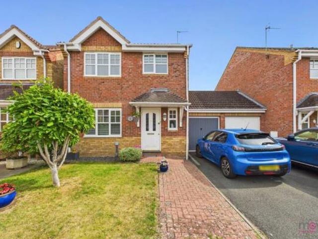 3 bedroom link detached house for sale in Cambrai Drive, Norton, WR5