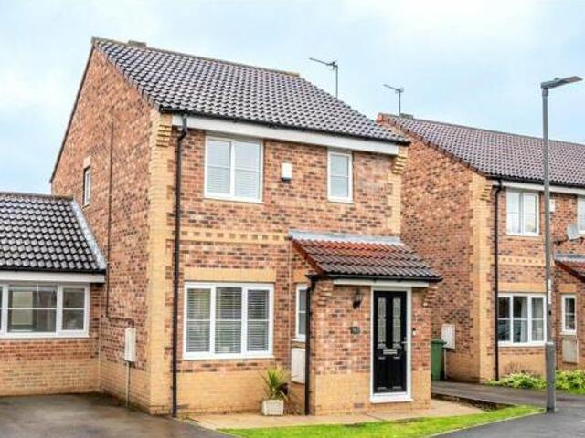 3 Bedroom Link Detached House For Sale In Castleford
