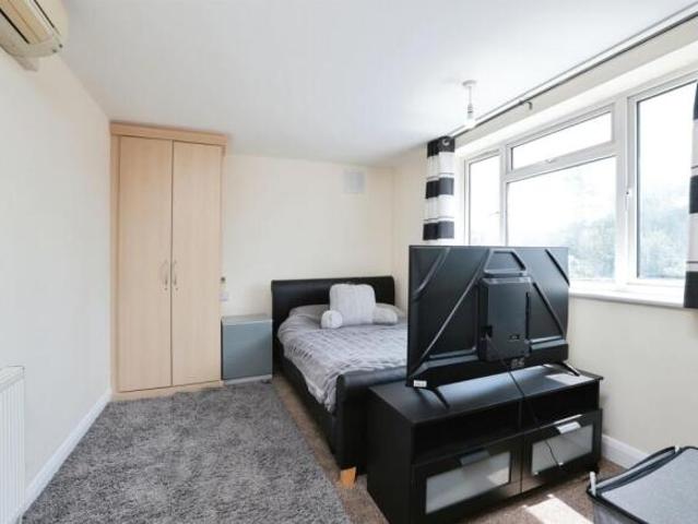 3 bedroom link detached house for sale in Cassiobury Drive, Watford, WD17