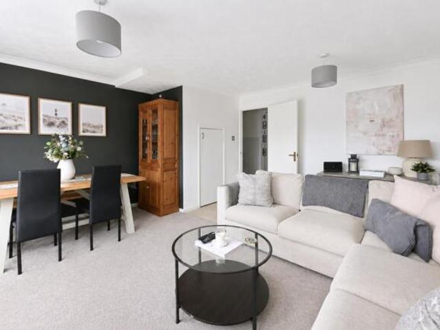 3 bedroom link detached house for sale in Chineham, Basingstoke, RG24