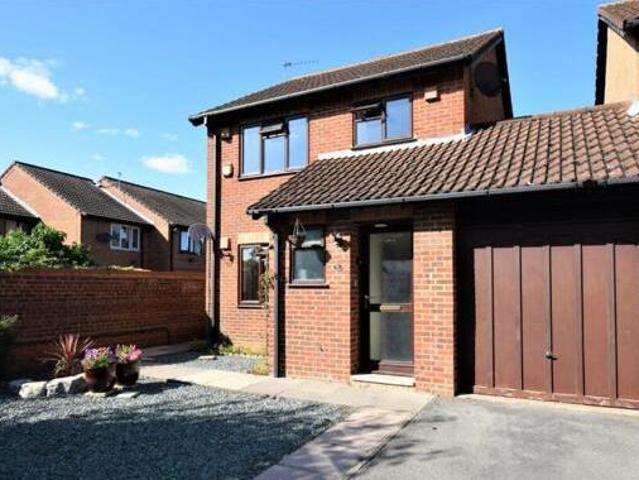 3 Bedroom Link Detached House For Sale In Cippenham, Berkshire