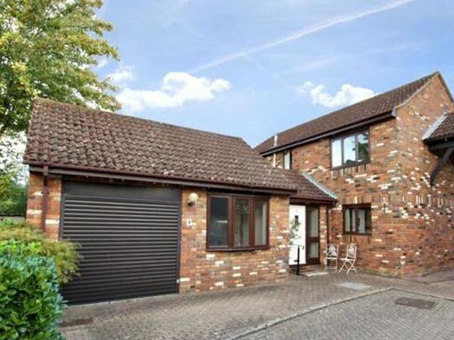 3 Bedroom Link Detached House For Sale In Codicote, Hertfordshire