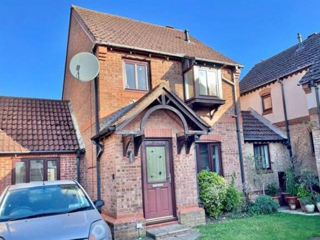 3 Bedroom Link Detached House For Sale In Corfe Mullen