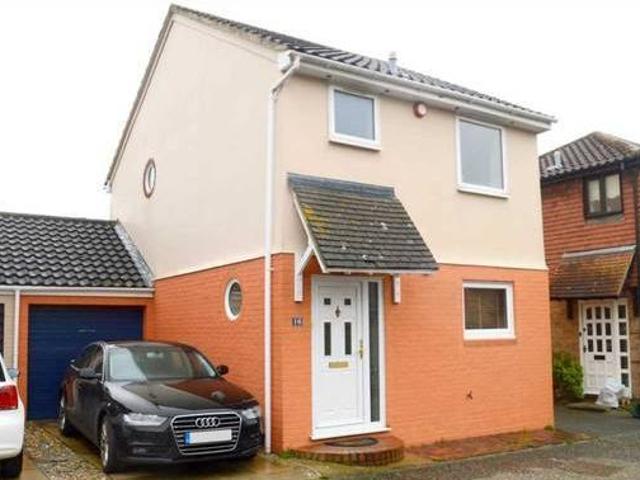 3 bedroom link detached house for sale in Clarence Close Chelmsford CM2