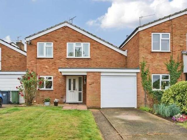 3 Bedroom Link Detached House For Sale In Clifton