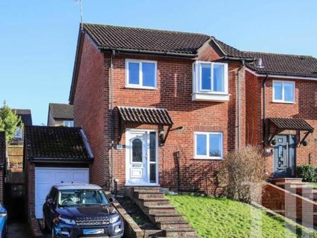 3 Bedroom Link Detached House For Sale In Crawley