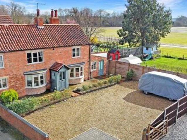 3 Bedroom Link Detached House For Sale In Dykes End, Collingham