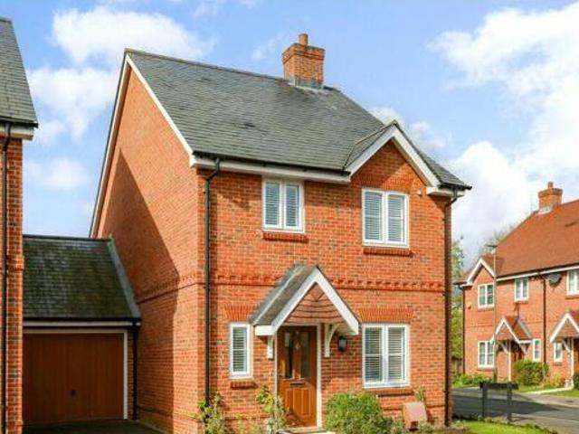 3 Bedroom Link Detached House For Sale In Farnham, Surrey