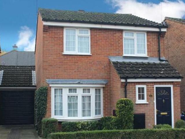 3 Bedroom Link Detached House For Sale In Farnham, Surrey