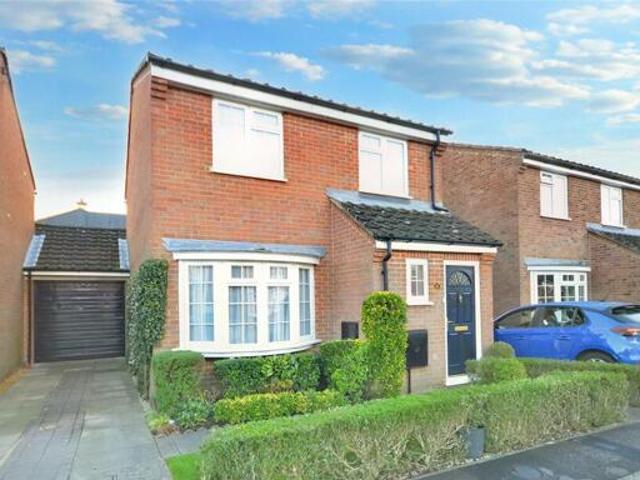 3 Bedroom Link Detached House For Sale In Farnham, Surrey