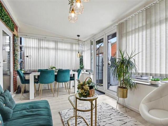 3 bedroom link detached house for sale in Fowler Avenue, Worcester, Worcestershire, WR4