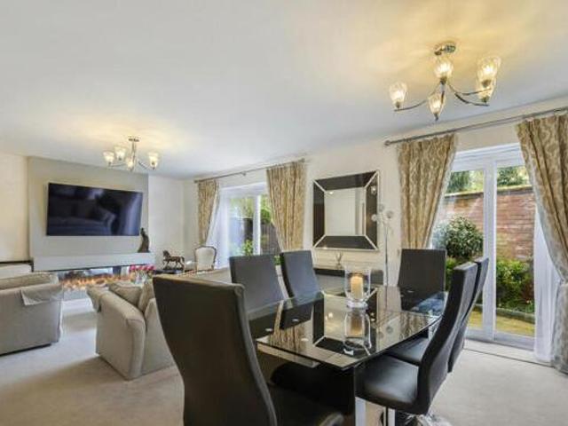 3 Bedroom Link Detached House For Sale In Handforth