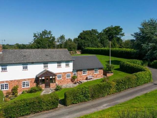 3 Bedroom Link Detached House For Sale In Hawford