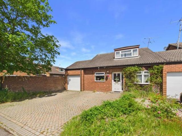 3 bedroom link detached house for sale in Hawkedon Way, Lower Earley, RG6