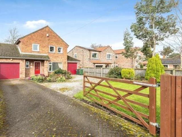 3 Bedroom Link Detached House For Sale In Hemingbrough