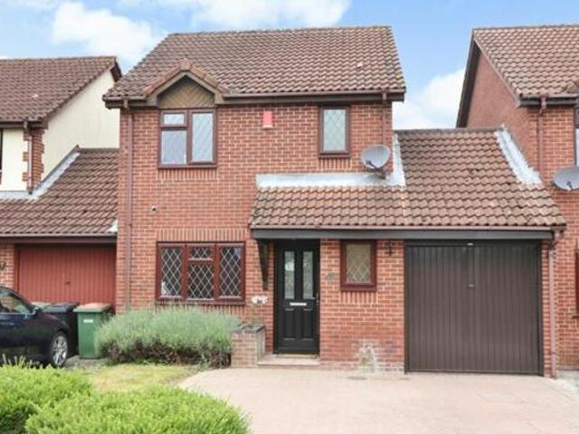 3 Bedroom Link Detached House For Sale In Hedge End