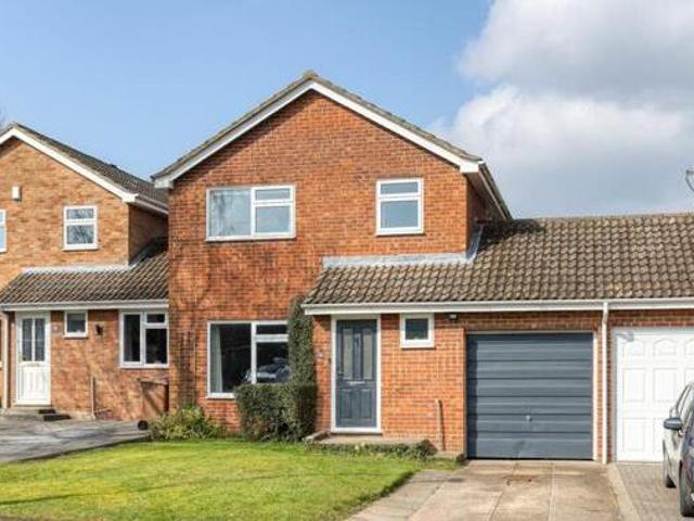 3 Bedroom Link Detached House For Sale In Hitchin
