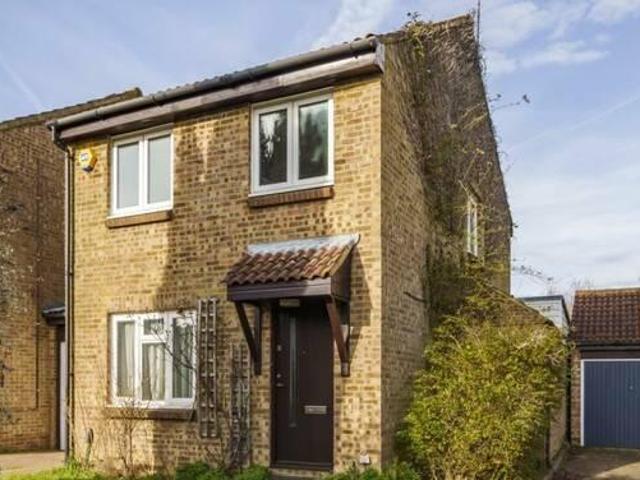 3 bedroom link detached house for sale in Hodgson Gardens Guildford Surrey GU4