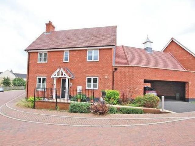 3 bedroom link detached house for sale in Hogarth Court Sible Hedingham Halstead CO9 CO9